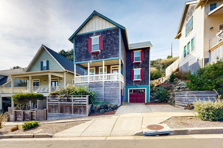 Dog-friendly Coastal Home W/ Hot Tub - Lincoln City, OR