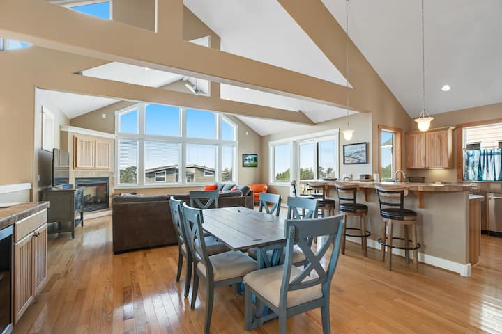 Dog-friendly Beach Home W/ 2 Fireplaces - Oceanside, Oregon, OR