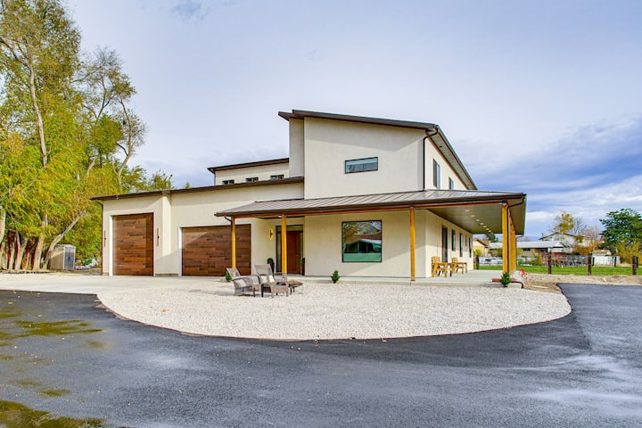 Wasatch Ski Base W/ Mtn Views: Families Welcome! - West Valley City, UT