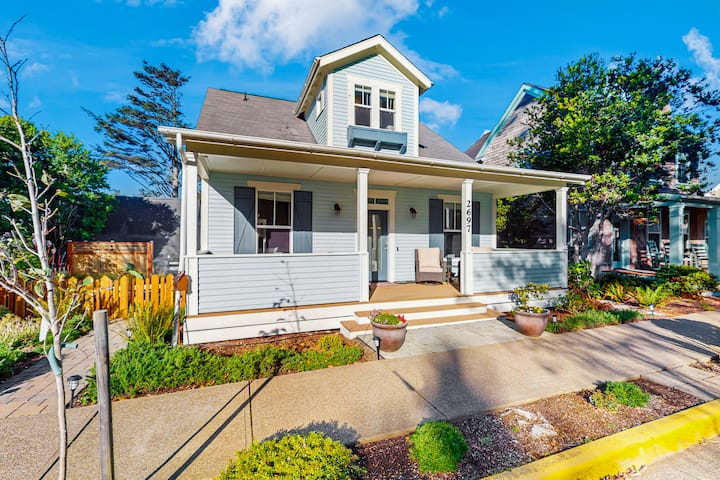 Family Home Near Ocean W/ Hot Tub & Wifi - Lincoln City, OR