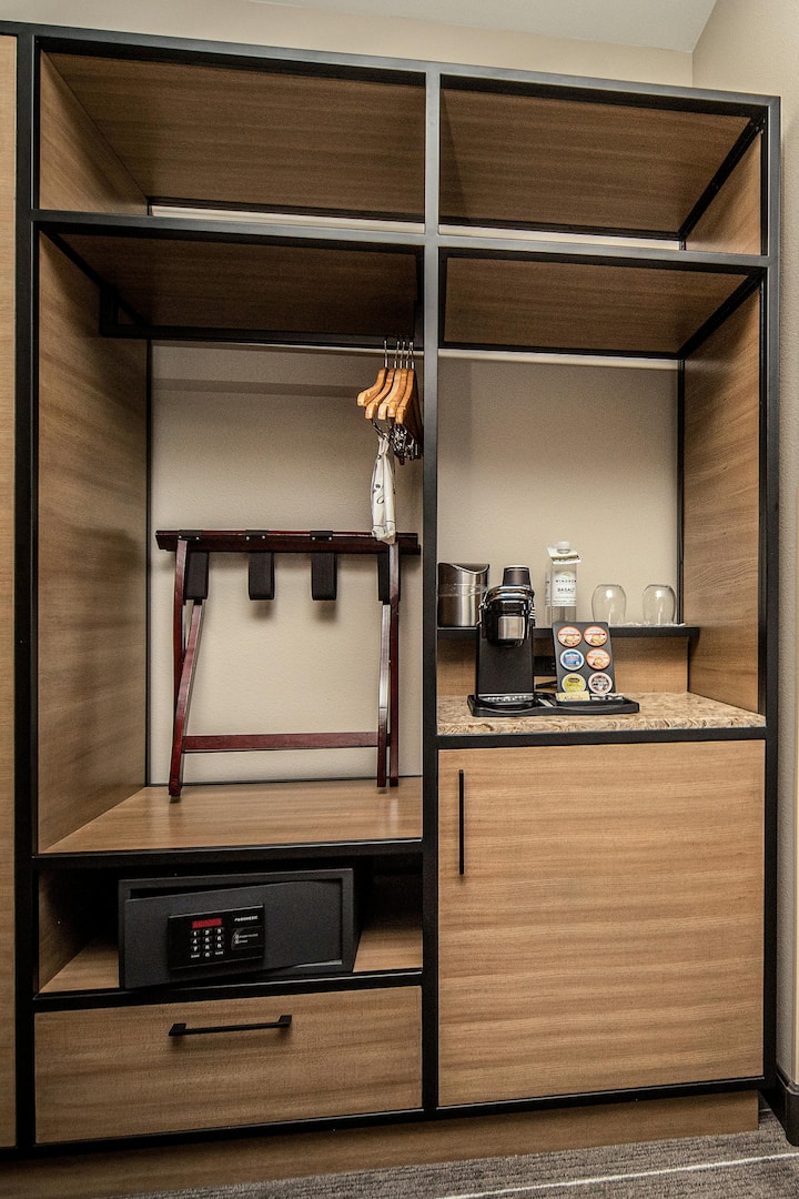 Near Shops, Dining & Ellensburg Rodeo Grounds - Ellensburg, WA