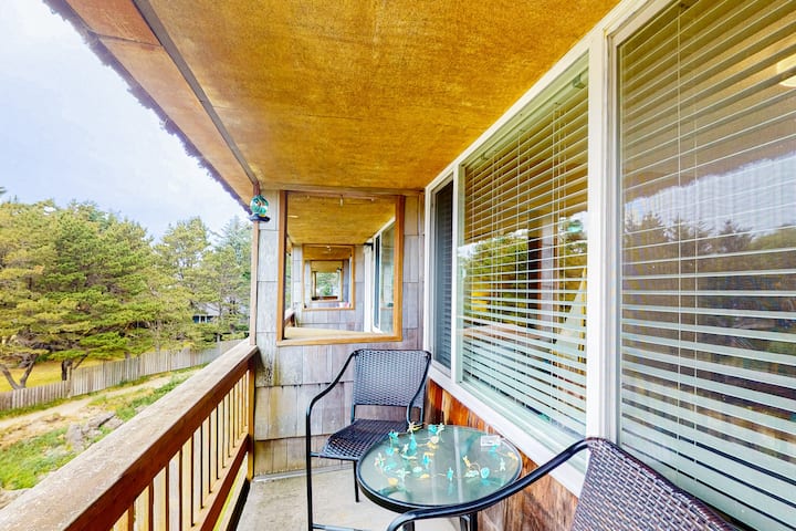 Dog-friendly Oceanfront Condo W/ Access - Neskowin, OR