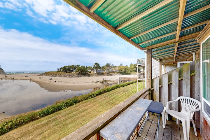 Dog-friendly Oceanfront Condo With Beach Access & - Neskowin, OR