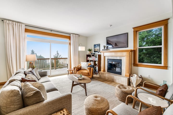 Dog-friendly Home With Ocean Views, Deck, Washer/d - Oceanside, OR