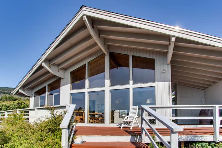 Dog-friendly House With Ocean View, Private Hot Tu - Oceanside, OR