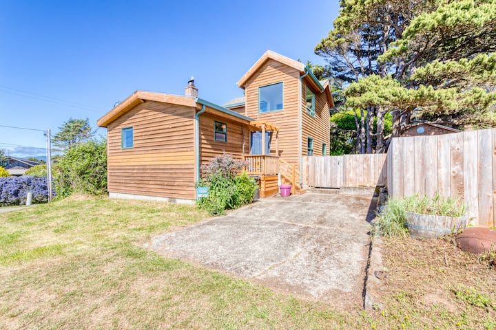 Dog-friendly House Near Beach W/ Hot Tub, Fireplac - Cape Meares