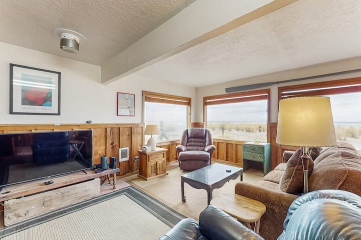 Cozy Dog-friendly Home W/ Ocean Views - Pacific City, OR