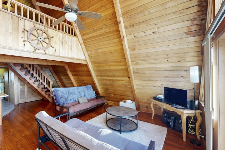Dog-friendly A-frame Cottage—oceanfront With Ocean - Lincoln City, OR