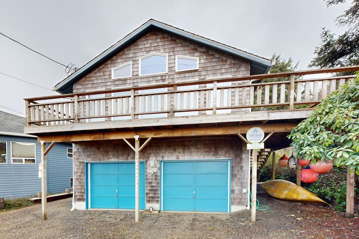Cozy Coastal Home W/ Deck, Ocean Views & Firepit - - Cape Meares