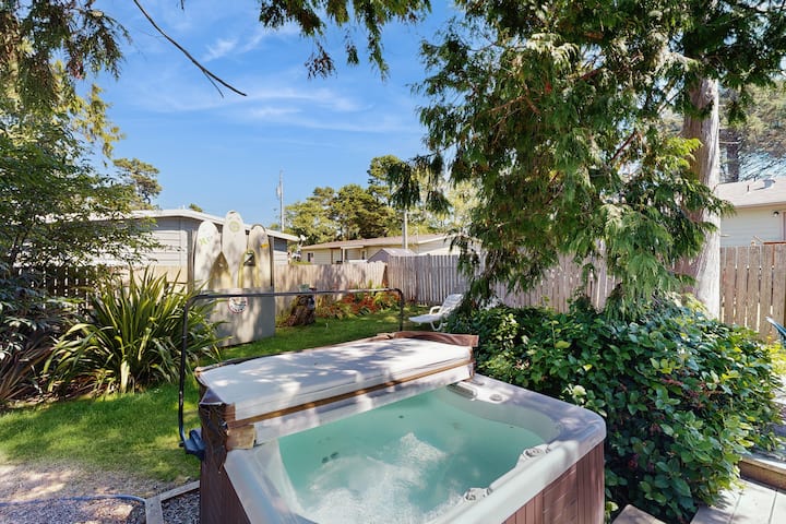 Dog-friendly Coast Getaway W/ Hot Tub - Depoe Bay, OR