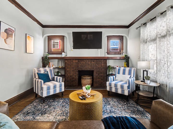 Charming 2br Home Workspace And Porch - Cleveland