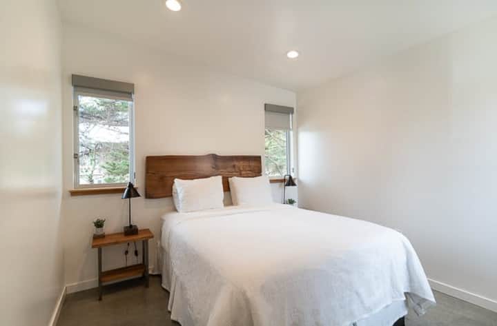 Fully Furnished Suite With Kitchen Near Beaches - Pacifica, CA