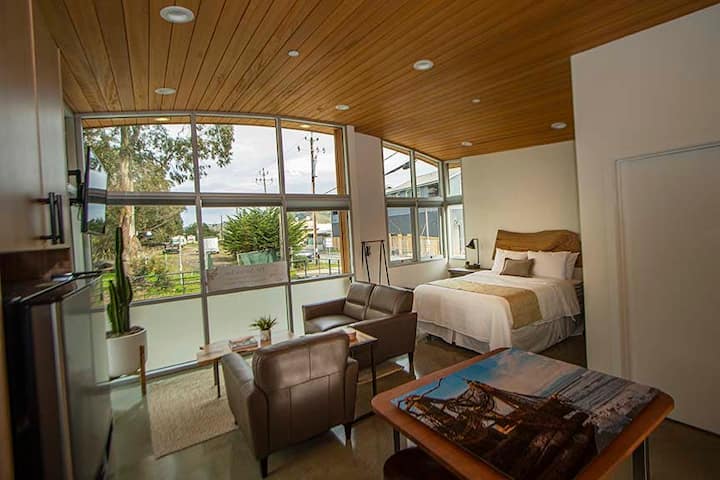 Freestanding Studio For Two Near Dining & Beach - Pacífica, CA