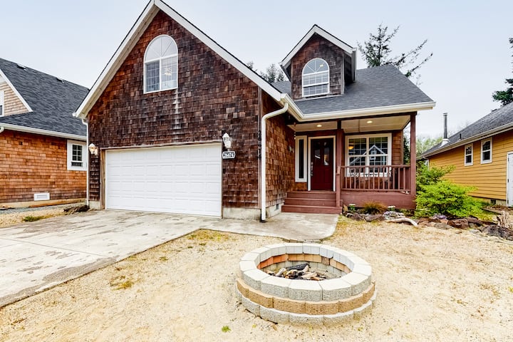 Creekside Home 5 Blocks From The Beach W/ Fireplac - Rockaway Beach, OR