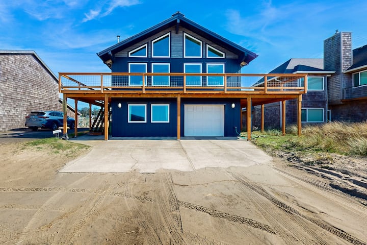 Designer Home With Stunning Ocean & Sunset Views, - Neskowin, OR