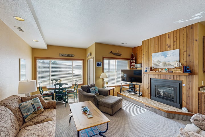 Ocean-view Condo Near Downtown - Depoe Bay, OR