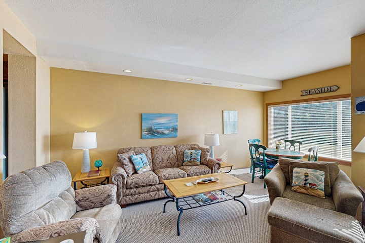 Comfortable Ocean-view Condo With Easy Access To D - Depoe Bay, OR