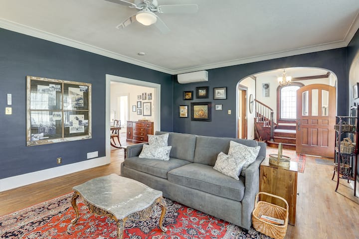 Historic Home Overlooking Central Riverside Park! - Wichita, KS