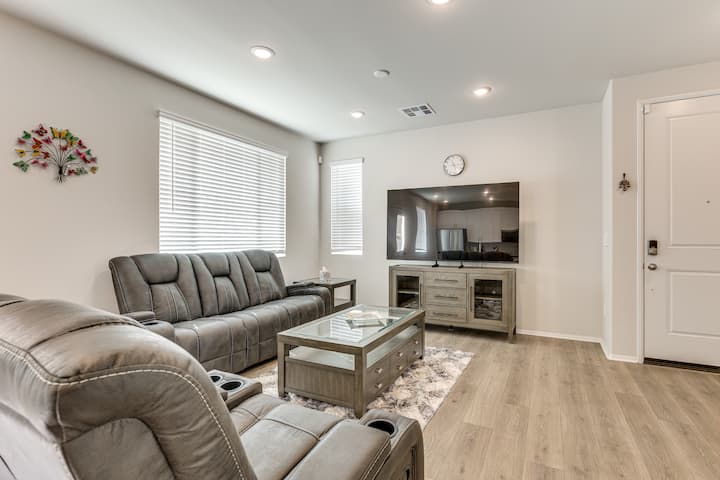 Near Hospitals: Home W/ Pool Access In Temecula - Murrieta, CA