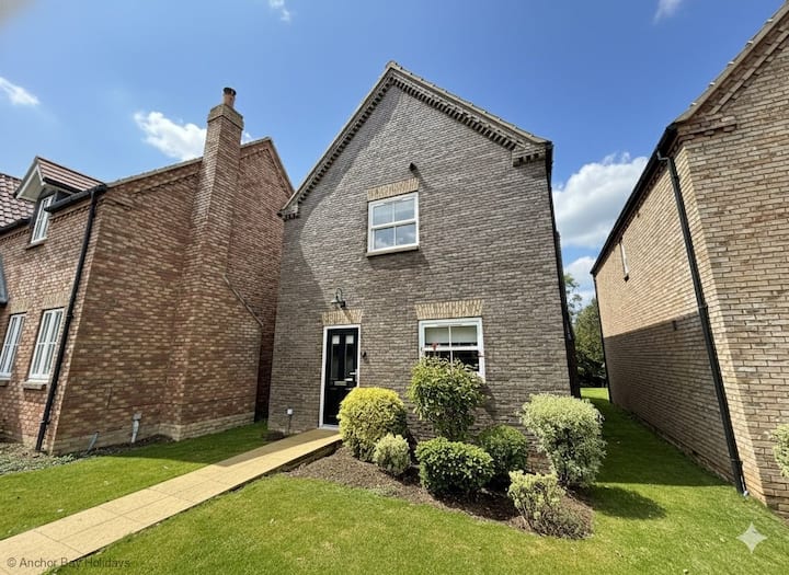 Old England Cottage - Pool And Beach Access - Filey