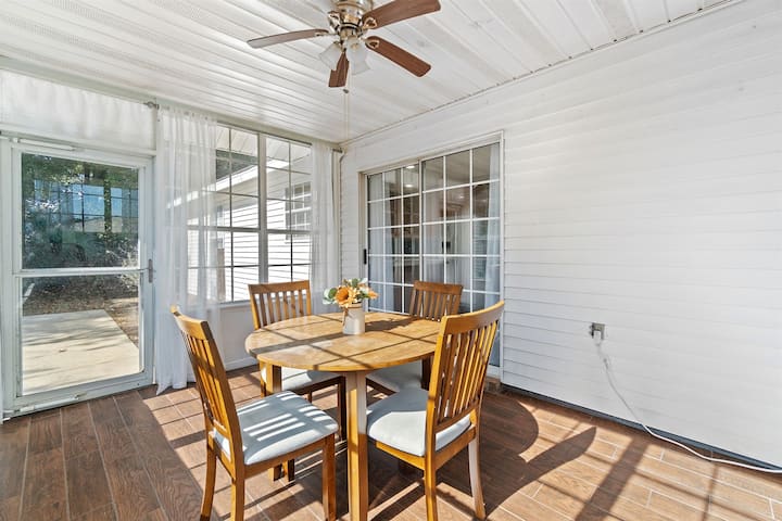 Cozy 3-bed Near Airport | 10–15 Min To Beach - Brent, FL