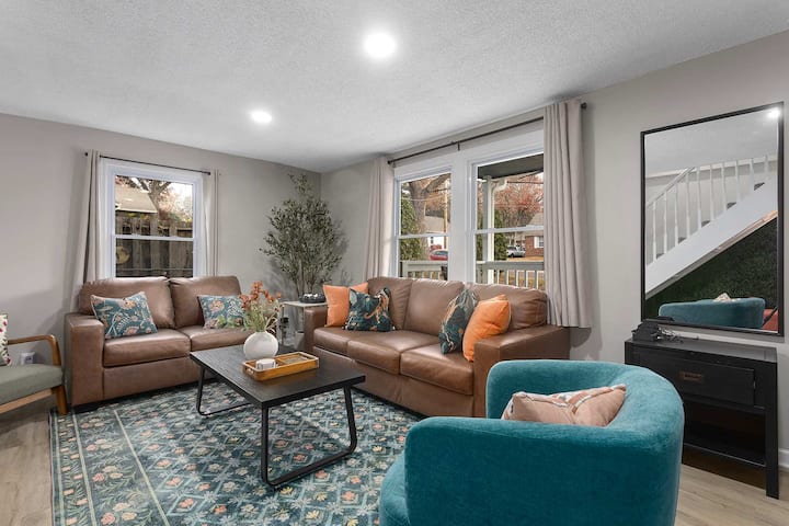 Family Retreat With Hot Tub & Fire Pit - Kansas City