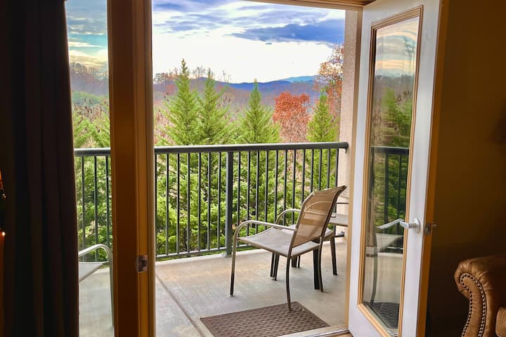 Scenic Balcony, Resort Pool And Hot Tub, Sleeps 6 - The Butterfly, Pigeon Forge