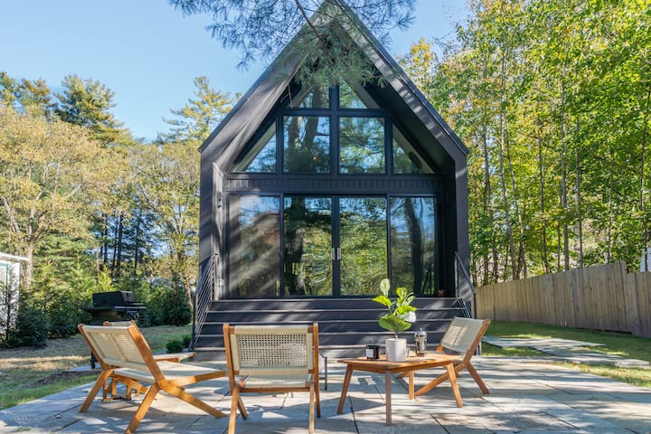River Run Cabin: Waterfront Escape + Hot Tub - Saugerties, NY