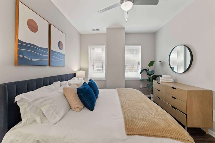 Midtown, Walkable, Parking - Kansas City, KS