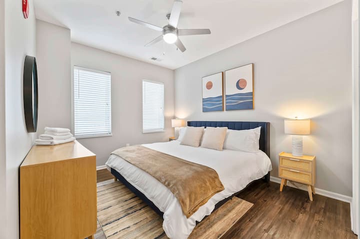 2br, Balcony, Walk To Attractions - Kansas City, MO