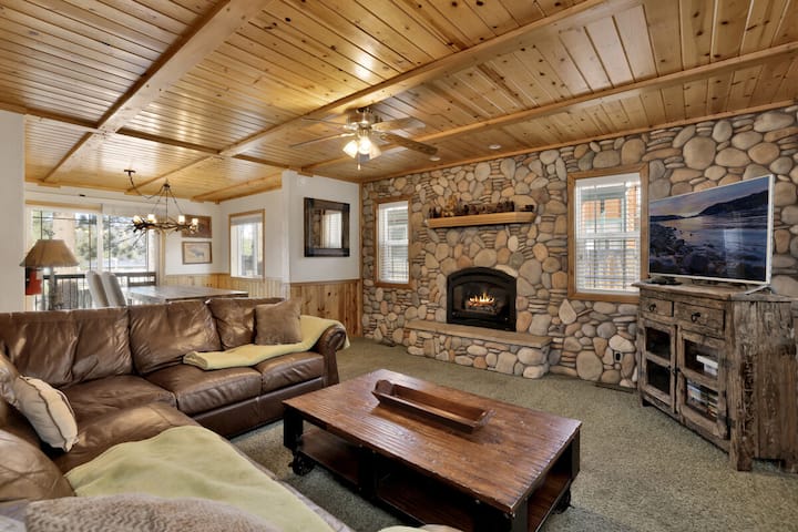 Brownie Resort Retreat| Walk To Ski Resort - Big Bear Lake, CA