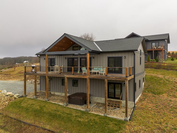 Luxe | Hot Tub | 3 King Suites | Views - Sugar Mountain, NC