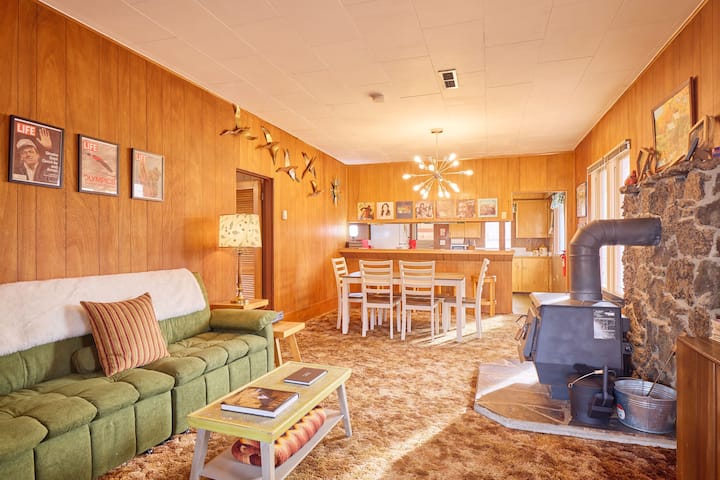 That 70's House -Downtown Funky Fun! - Leavenworth, WA