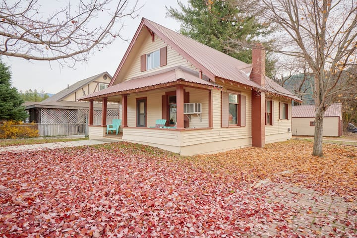 That 70's House -Downtown Funky Fun! - Leavenworth, WA