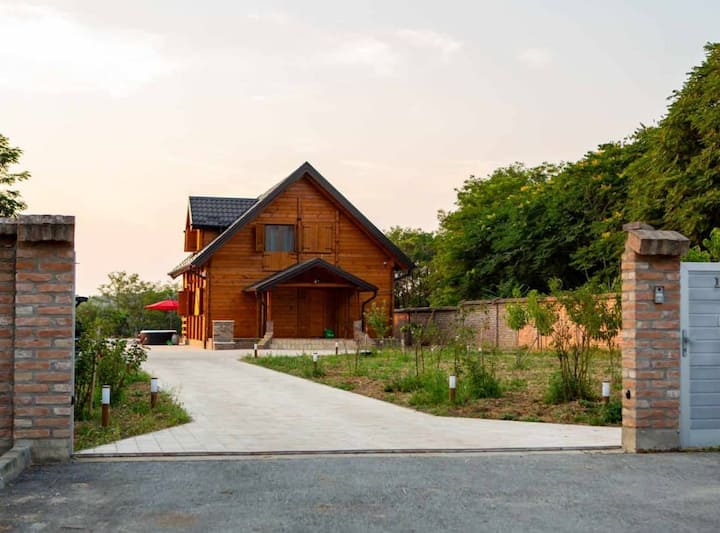 Wooden House Vučedol - Four Bedroom Villa - Osijek