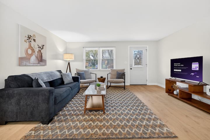 Upscale & Serene | Patio | Garage - Canton, OH