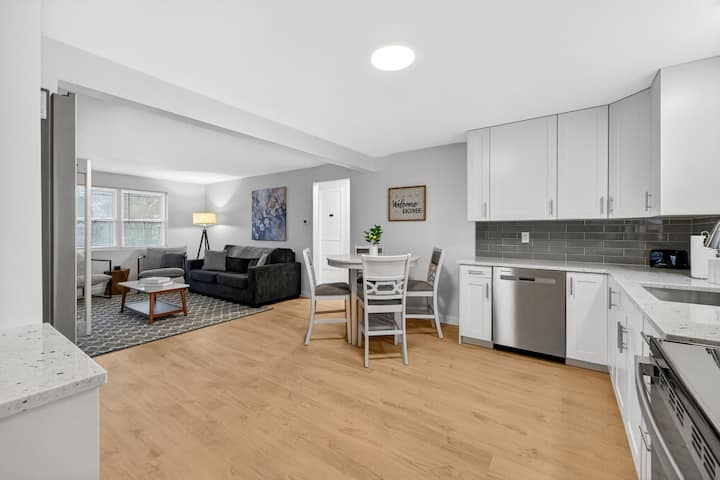 Stylish & Charming | Patio | Garage - Canton, OH