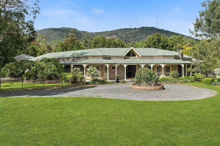 Luxury Jeanette Maree Maison Pool In Wild - Lilydale