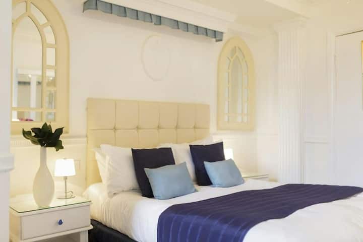 Cosy Room For 2 At Lookout Hotel In Rye - Camber Sands