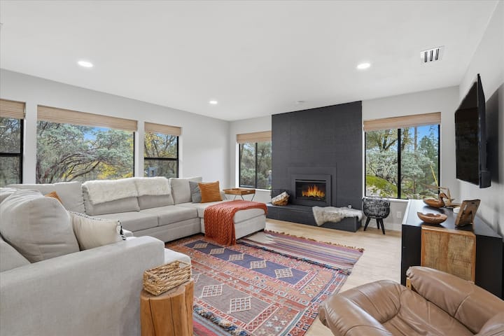 New! Yosemite Outpost W/ Spa, Game Room, Firepit! - North Fork, CA