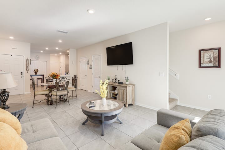 4 Mi To Everbank Stadium! Stylish Suburban Retreat - Jacksonville, FL