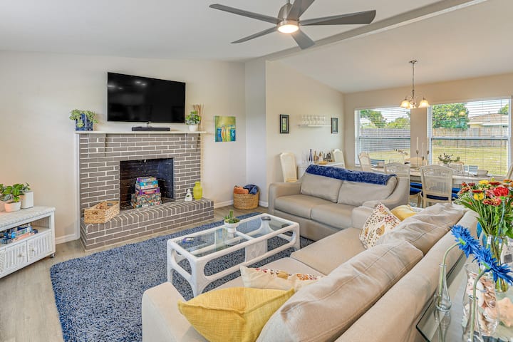 Golf, Boat & Beach-hop: Quiet Port Charlotte Home - Port Charlotte, FL