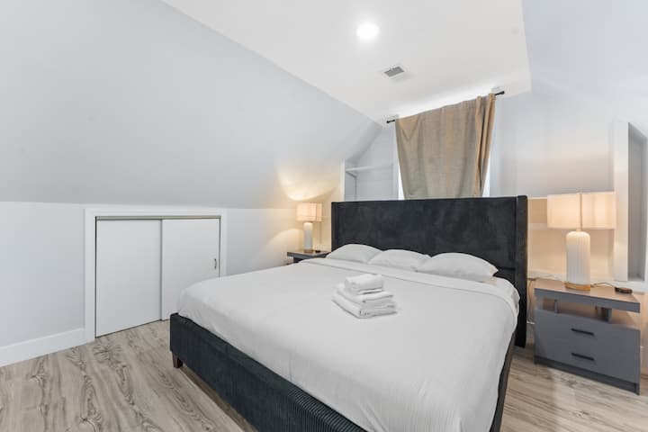 Modern 5br Duplex W/ Easy Nyc Access & Parking - Long Island