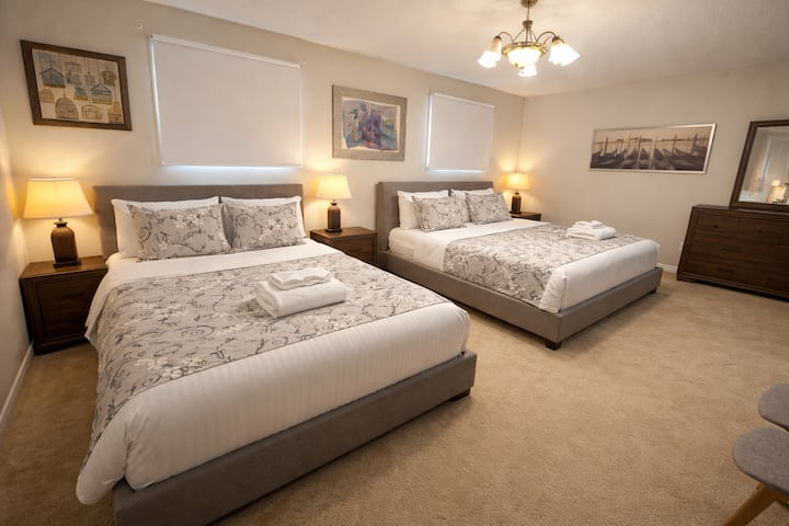 Luxury 4br Home Near Square One, With King Bed - Mississauga