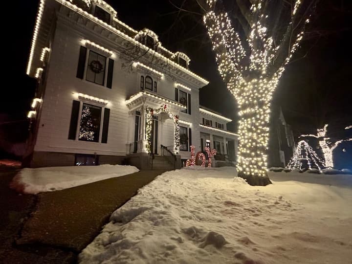 Historic Busiel House In The Heart Of Laconia - Laconia, NH