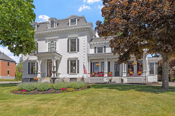 Historic Busiel House In The Heart Of Laconia - Laconia, NH