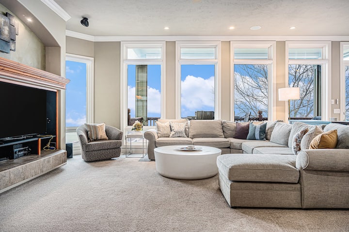 Mulligan Manor, Scenic Golf Views & Fun Amenities! - Omaha, NE