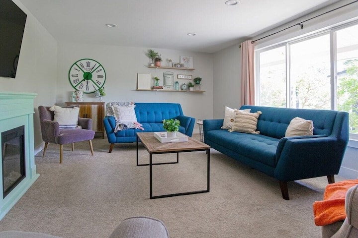 Spacious 5-bed Family Retreat In Layton - Layton, UT