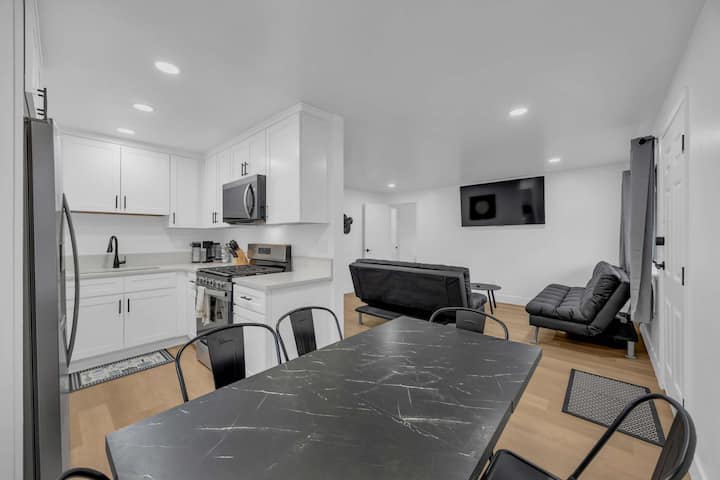 Cozy Haven/3 Baths/sleeps 10 - Reno, NV