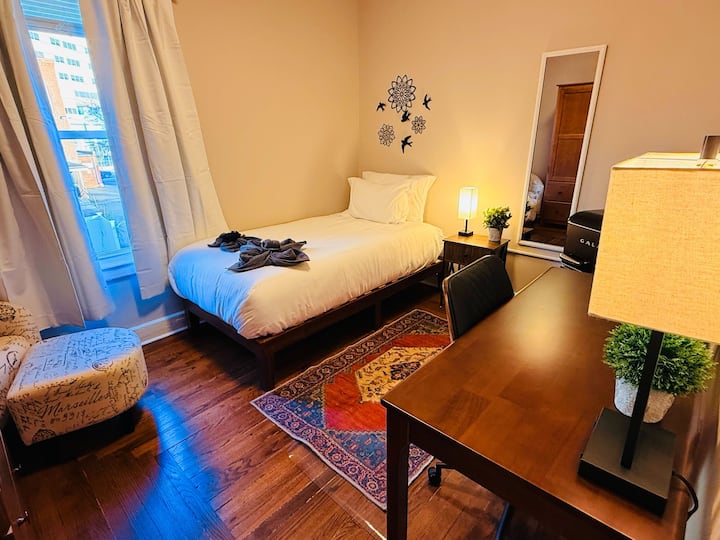 The Hideaway Room - New Haven, CT